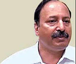 Antulay smells a rat