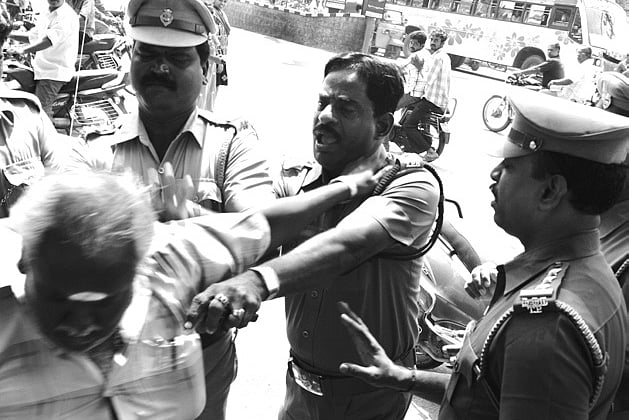 Cops\' rude behaviour with scribes sparks protest in Vellore
