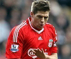 Gerrard released by police after arrest in Merseyside bar