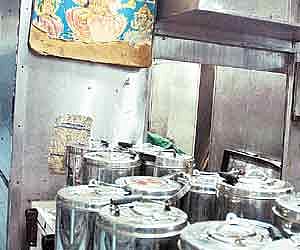IRCTC to introduce mini meals kitchens in railway stations