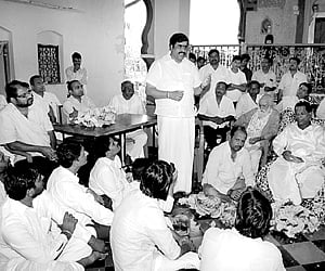 Reddy at temple, rumours float