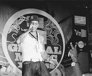 Karl Wolf rocks the city