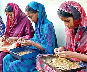 Beedi-rolling takes toll on women
