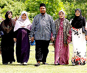 \'Polygamy club\' draws criticism in Indonesia
