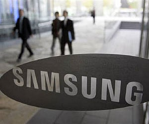 Samsung launches dual screen flip phone for Rs 51,900