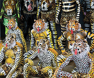 Thousands feast on colourful Pulikali