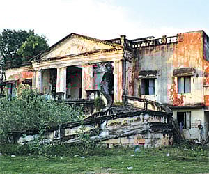 Call for lifeline to crumbling school