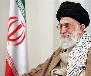 Khamenei asks Muslims to back Kashmir struggle