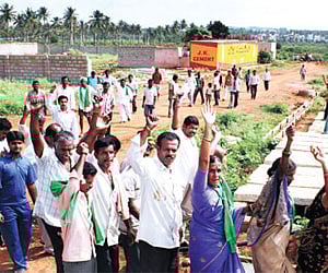 HDK joins Arkavathy Layout battlefield