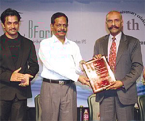 Former DGP Devaram honoured with award