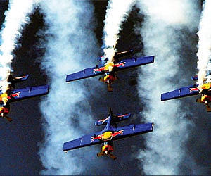 Amazing air acrobatics in the sky