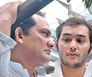 Azhar bids tearful farewell to Ayazuddin