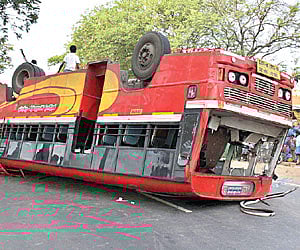 11 hurt as SUV bumps TNSTC Bus