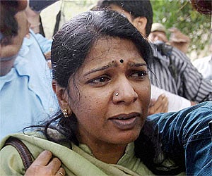 Kanimozhi in court; implies Raja is guilty