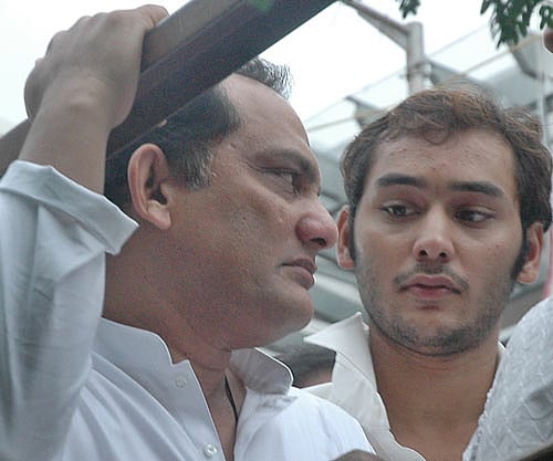 Tearful farewell to Ayazuddin