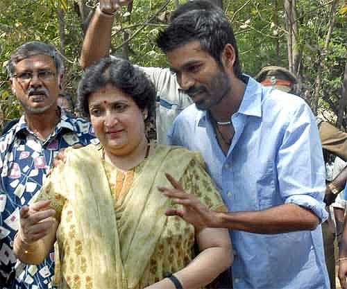 Rajini is fine, says Latha