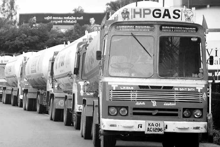 Violation of safety rules: Protesters block tanker lorries