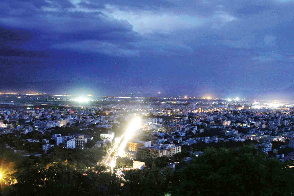 Seemandhra remains without power as strike continues