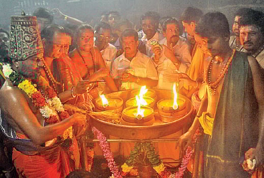 Deepam lights up Jalagandeswarar