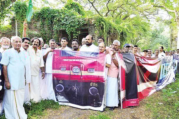 \'Human train\' seeks revival of old railway station