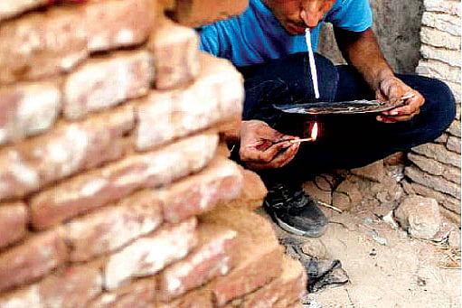 Drug epidemic leaves Punjab in dazed stupor