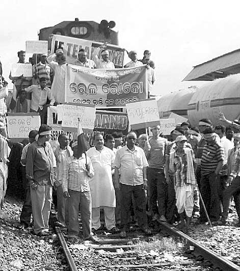 KKD stages rail roko for separate Koshal state