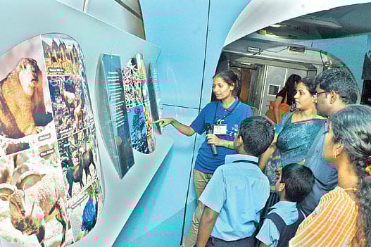 Science express attracts biodiversity fans