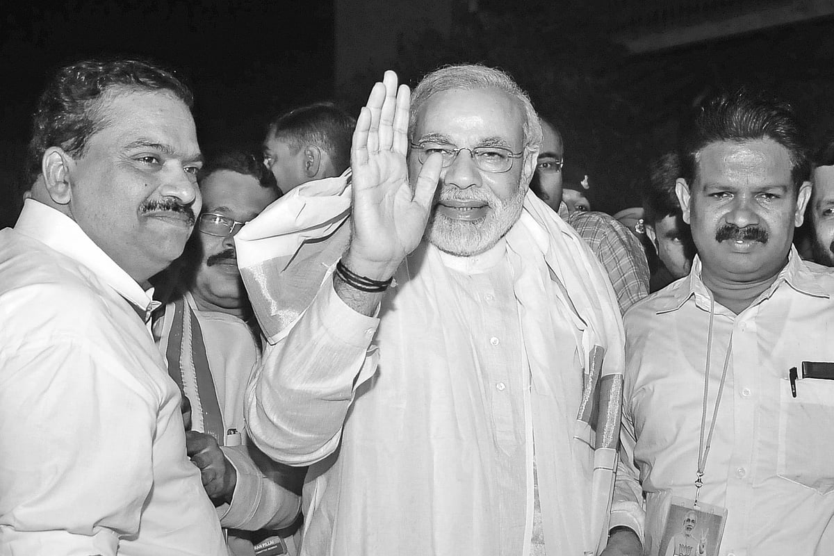 Narendra modi arrives, attends state leadership meet