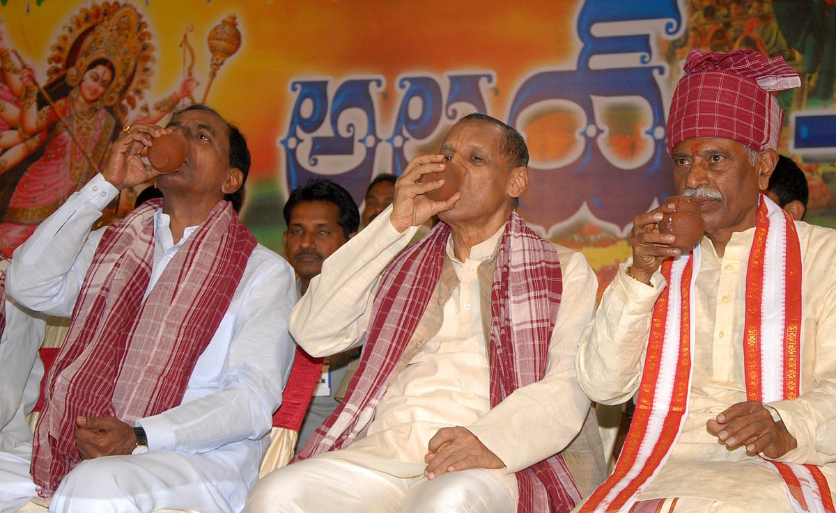 Alai Balai Brings KCR, Naidu \'Together\'