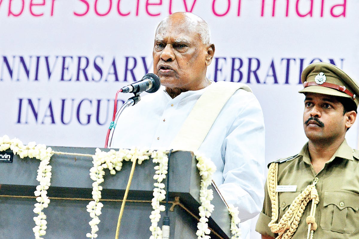 Governor Rosaiah Draws Fire for Praising Jayalalithaa in Assembly