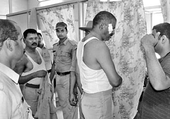 20 Cops Hurt in Jail Clash