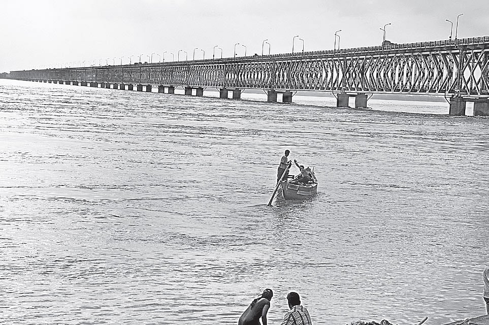 ONGC Lifts Water From Godavari to Save Paddy
