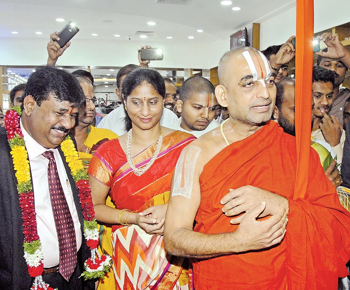 Jeeyar Swami Inaugurates Win Vision Eye Hospital