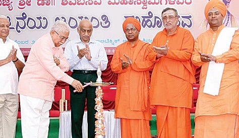 Kambar Attributes his Success to Swamiji