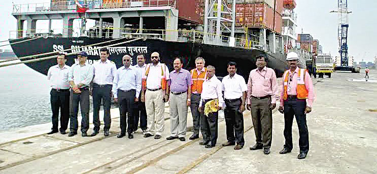 VOC Port-Dubai Regular Container Service Begins