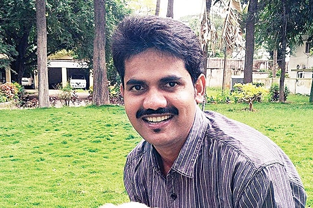 Probe Team Gets Cracking as Pressure Mounts