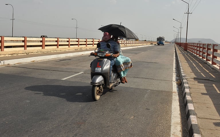 Heat Wave Claims 1,118 in Andhra and Telangana, IMD Predicts Mild ...