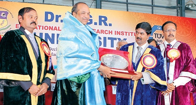 2,675 Graduate at MGR University