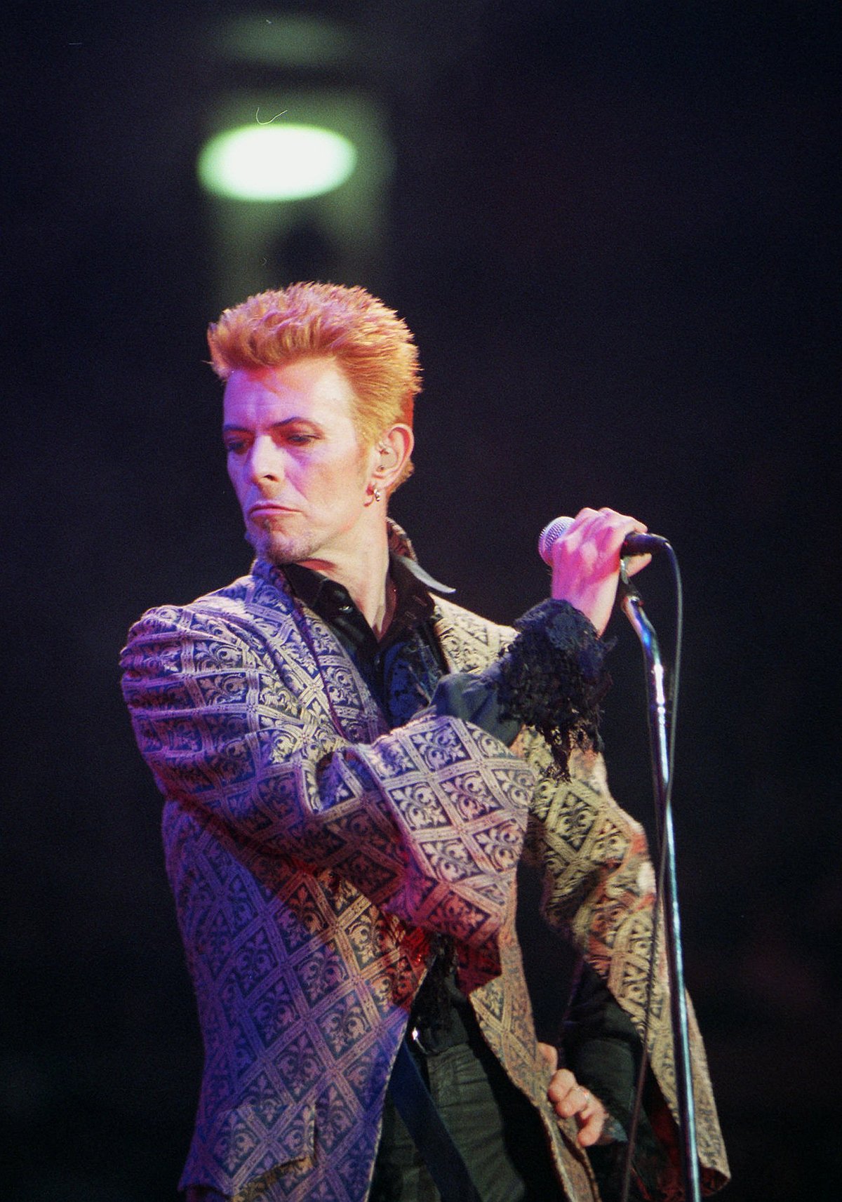Bowie Stages Another First: His Own Video Requiem