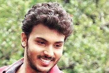 Manoranjan goes back to dubbing studio for Bruhaspati