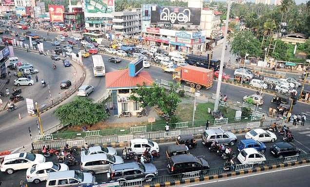 Traffic signal system at Vyttila junction restored