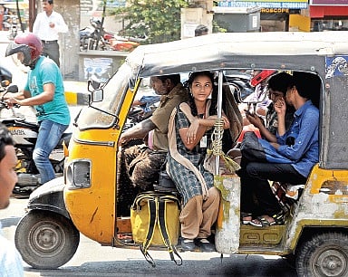 Cops Put up \'No Entry\' Board for Autos from Semi-urban Areas