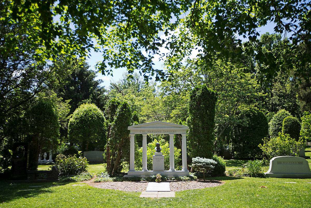 Ali\'s gravesite: Boxer will share cemetery with KFC founder Col. Sanders