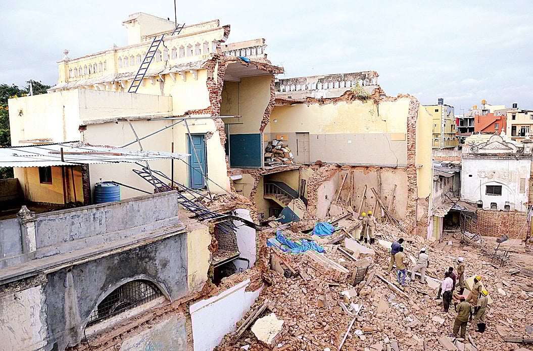 Mysuru\'s 125-yr-old Devaraja market structure collapses, none injured