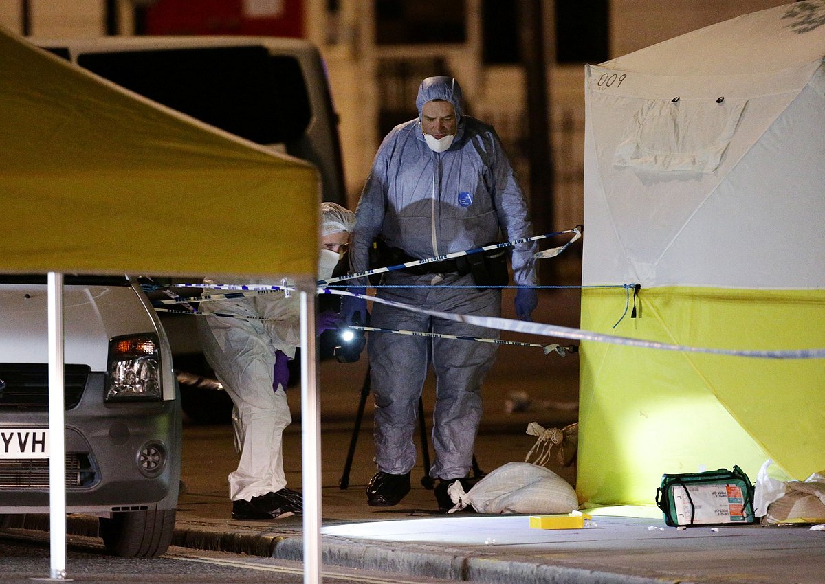 1 killed and 5 injured in London knife attack, attacker arrested