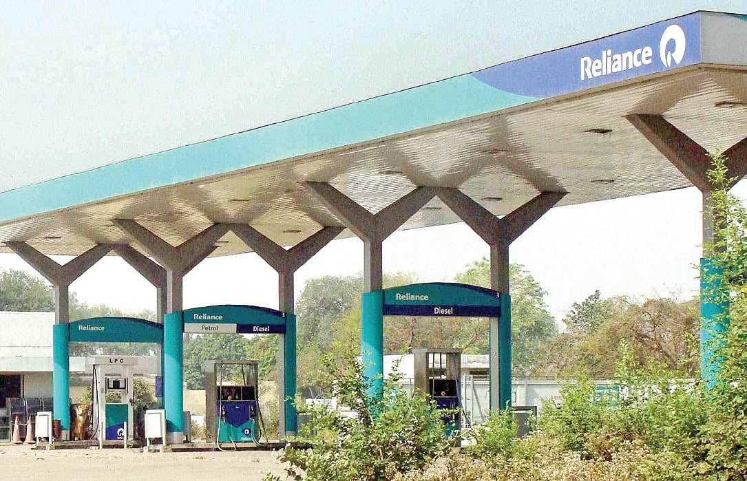 Reliance\'s fuel retailing comeback on track