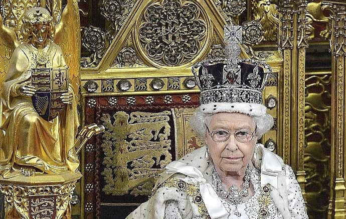 Trump state visit plans put queen in 'difficult position'