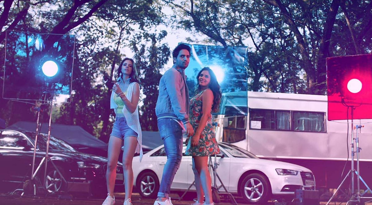 Howard Rosemeyer pays tribute to Dev Anand, Mohammed Rafi with 'Jia o jia'