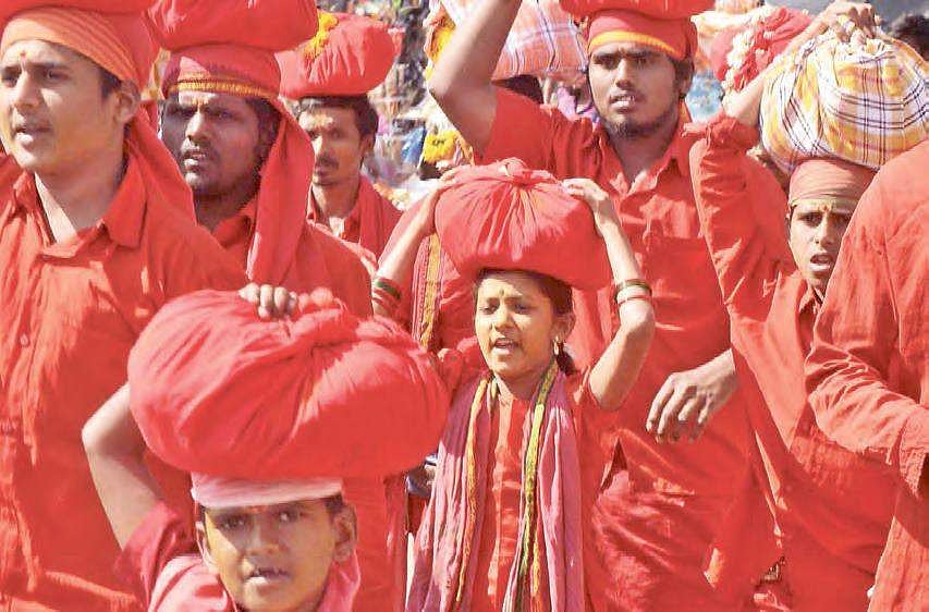Clad in red robes, 60,000 devotees throng Durga temple on Day 2