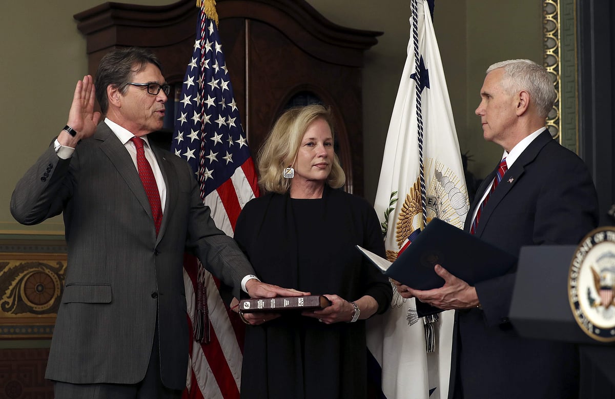 Rick Perry sworn in as US energy secretary